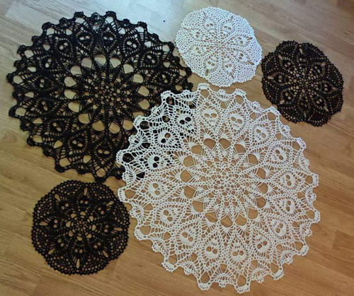 Made this skull doily for a friend, whose aesthetic fits it perfectly ...