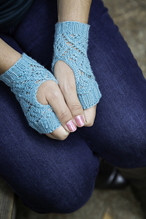 Ravelry: Edelweiss Handwarmers pattern by Angela Westover