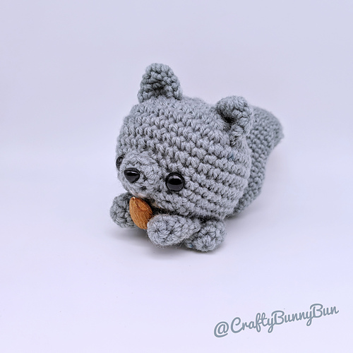 I made a free squirrel pattern, I hope you like him! : r/crochet