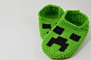 Ravelry: Minecraft Creeper Slippers pattern by Codi Hudnall