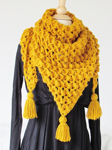 Rose Petals Scarf I made on my night shifts this week : r/crochet
