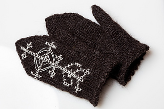 Ravelry: Icelandic Love Magic Mittens pattern by Ragga Eiríksdóttir