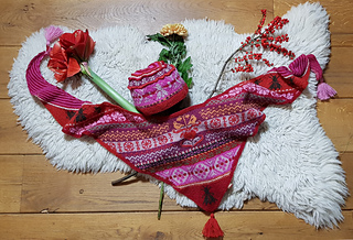 Ravelry: Muhu Shawl pattern by Wollmuschi design