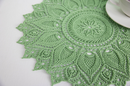 Ulita doily I finished yesterday, mounted in a gold ring : r/crochet