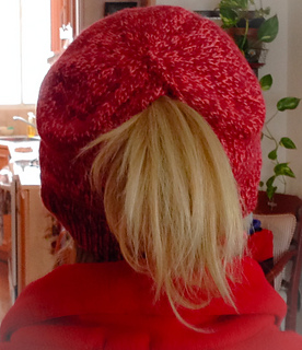 Ravelry: Runner Ponytail Hat pattern by Chantal Boucher