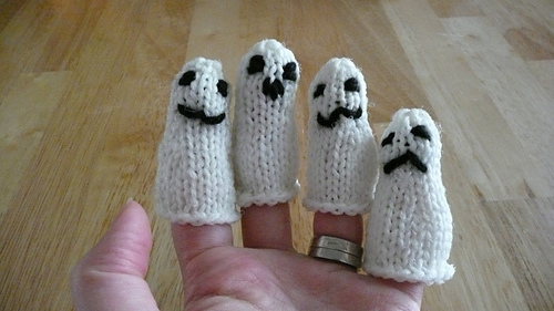 Ravelry: Glowing Ghost Finger Puppet pattern by Sandy Davis