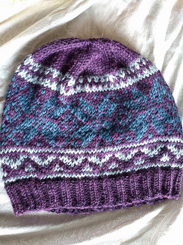 [FO] First colorwork piece: Basic Norwegian Star hat : r/knitting