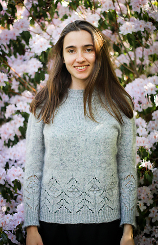 [FO] I finally got to photograph my recently finished Magnolia sweater ...