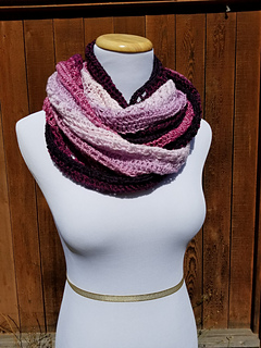 Ravelry: Giana Mobius Scarf pattern by Silver Rose Studio